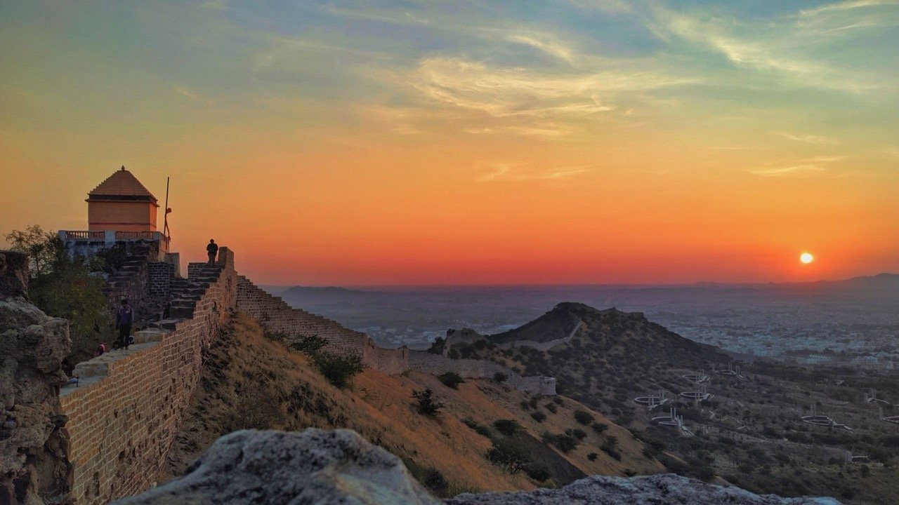 Here’s Why You Should Stop At Bhuj Before Visiting The Great Rann