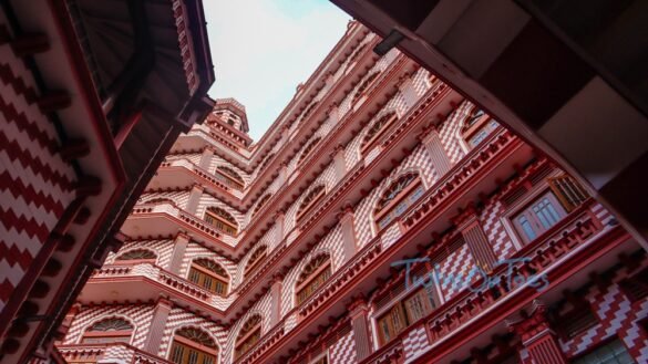 What’s So Special About The Red Mosque, Colombo? - TwinsOnToes